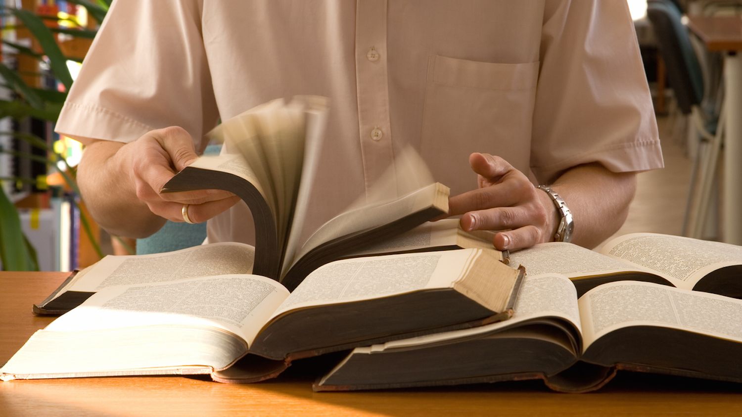 7 Ways To Read So Many Books - Wiki Avenue