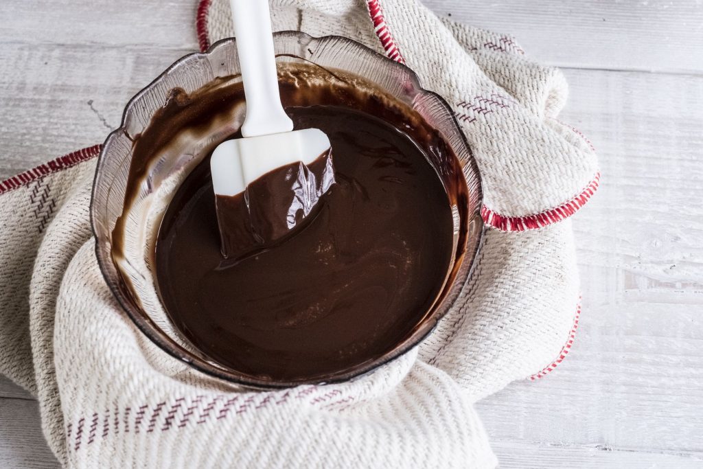 How To Melt Chocolate For Icing: Three Easy Ways - Wiki Avenue